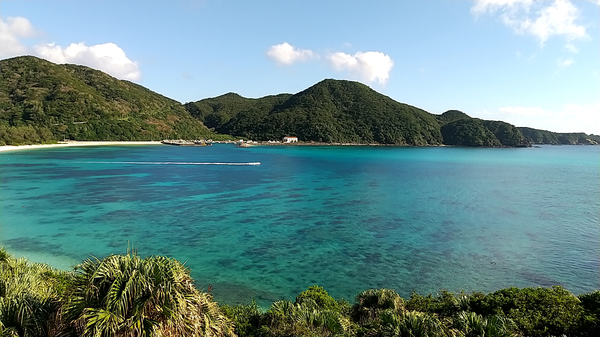渡嘉敷島の阿波連ビーチはシュノーケルやsup、無人島など見どころ満載! Kukurunの島めぐり